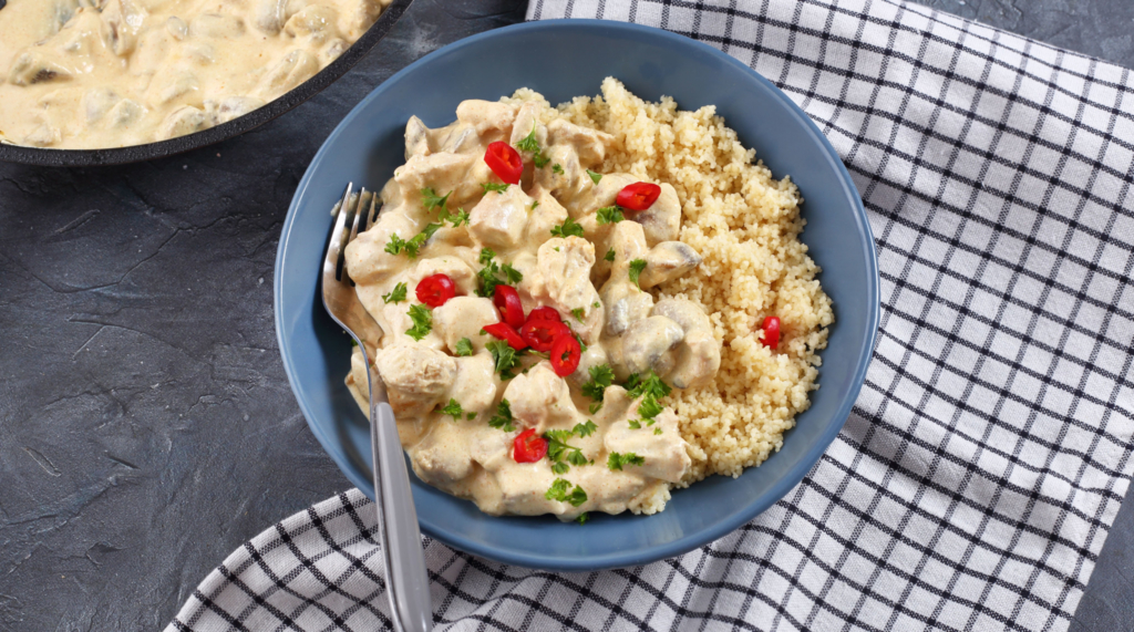 Csirkés-gombás ragu tejfölösen - Receptek | Ízes Élet - Gasztronómia a ...